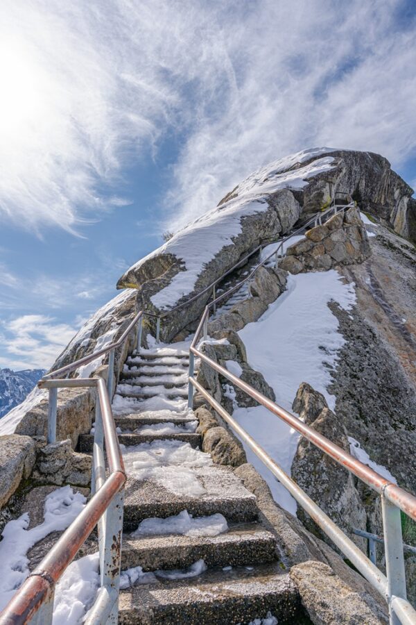Moro Rock Hike in Sequoia National Park (2026 guide)